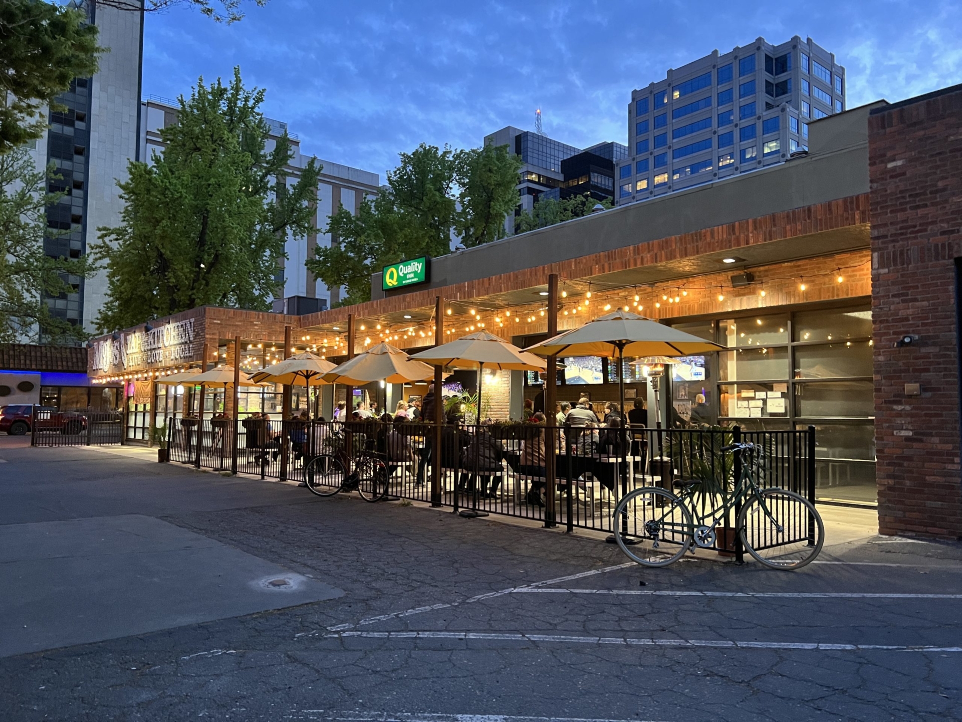 About Us - MoJo’s Local Tap & Kitchen